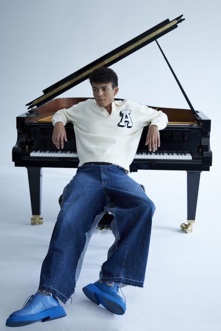 PIANO SENSATION GEN Z: IN CONVERSATION WITH LOUIS PHILIPPSON – Numéro ...